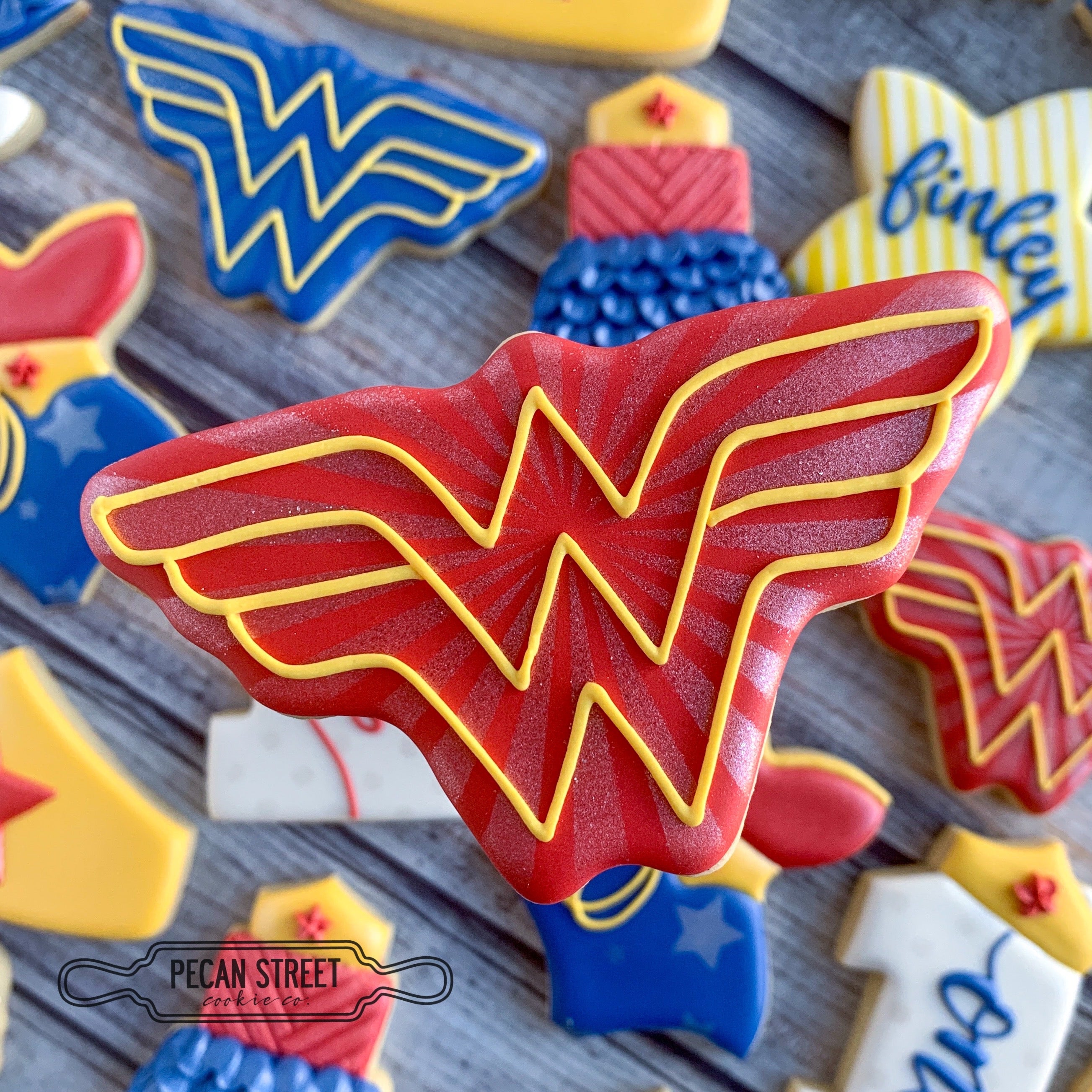 Wonder Woman Symbol Cookie Cutter – Pecan Street Cookie Co.